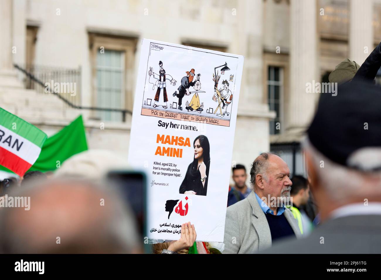 Poster, Flaggen und Botschaften werden gehalten, während sich ...