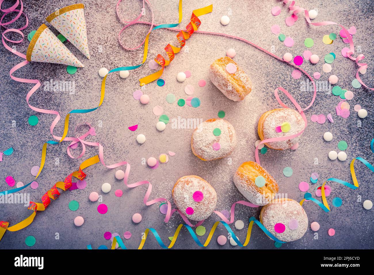 Traditioneller Berliner für Fasching und Party. Deutsch Krapfen oder ...