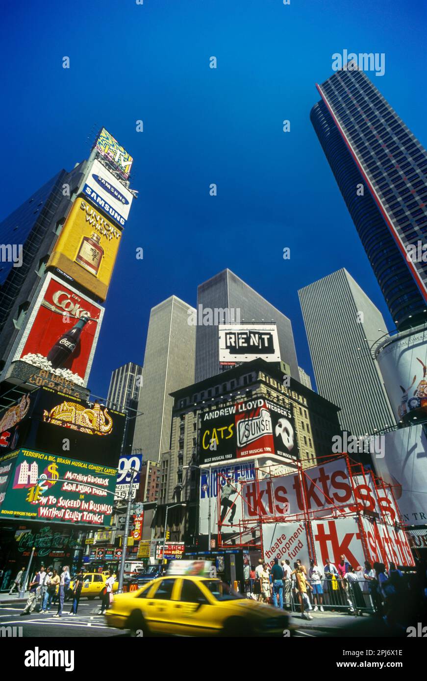 90s times square -Fotos und -Bildmaterial in hoher Auflösung – Alamy