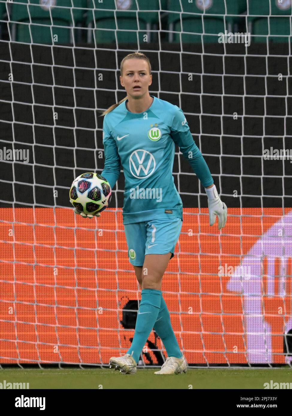 WOLFSBURG - VFL Wolfsburg Frauen Torhüterin Merle Frohms beim UEFA ...
