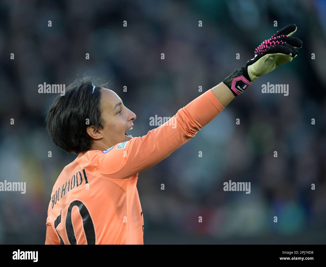 WOLFSBURG - Paris Saint Germain Frauen Torhüterin Sarah Bouhaddi ...