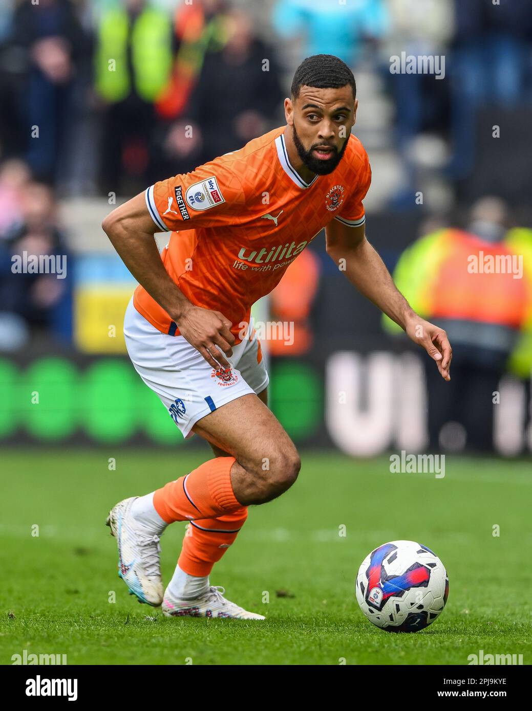 CJ Hamilton #22 von Blackpool macht beim Sky Bet Championship-Spiel ...