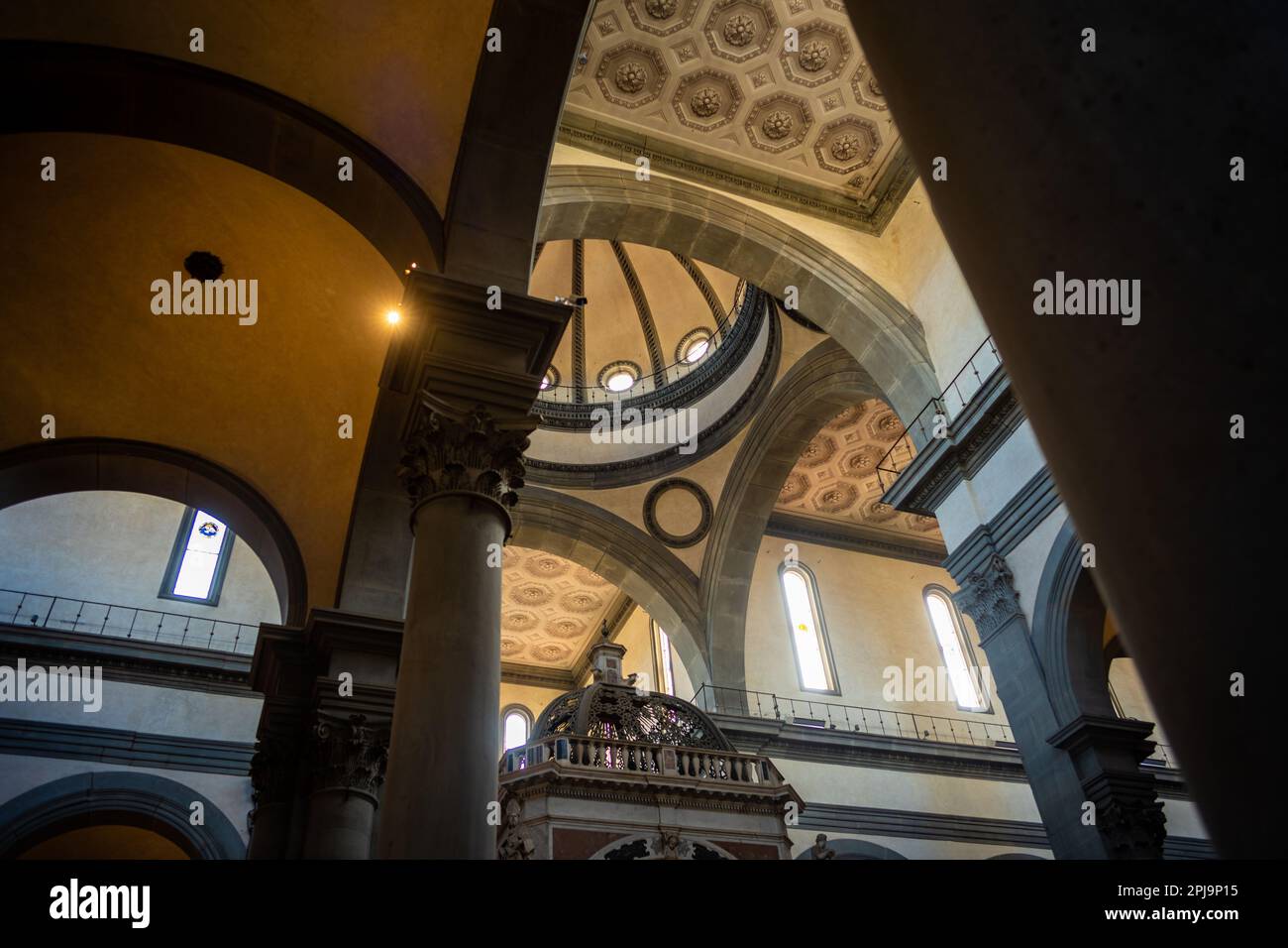 Chiesa di firenze santo spirito -Fotos und -Bildmaterial in hoher ...
