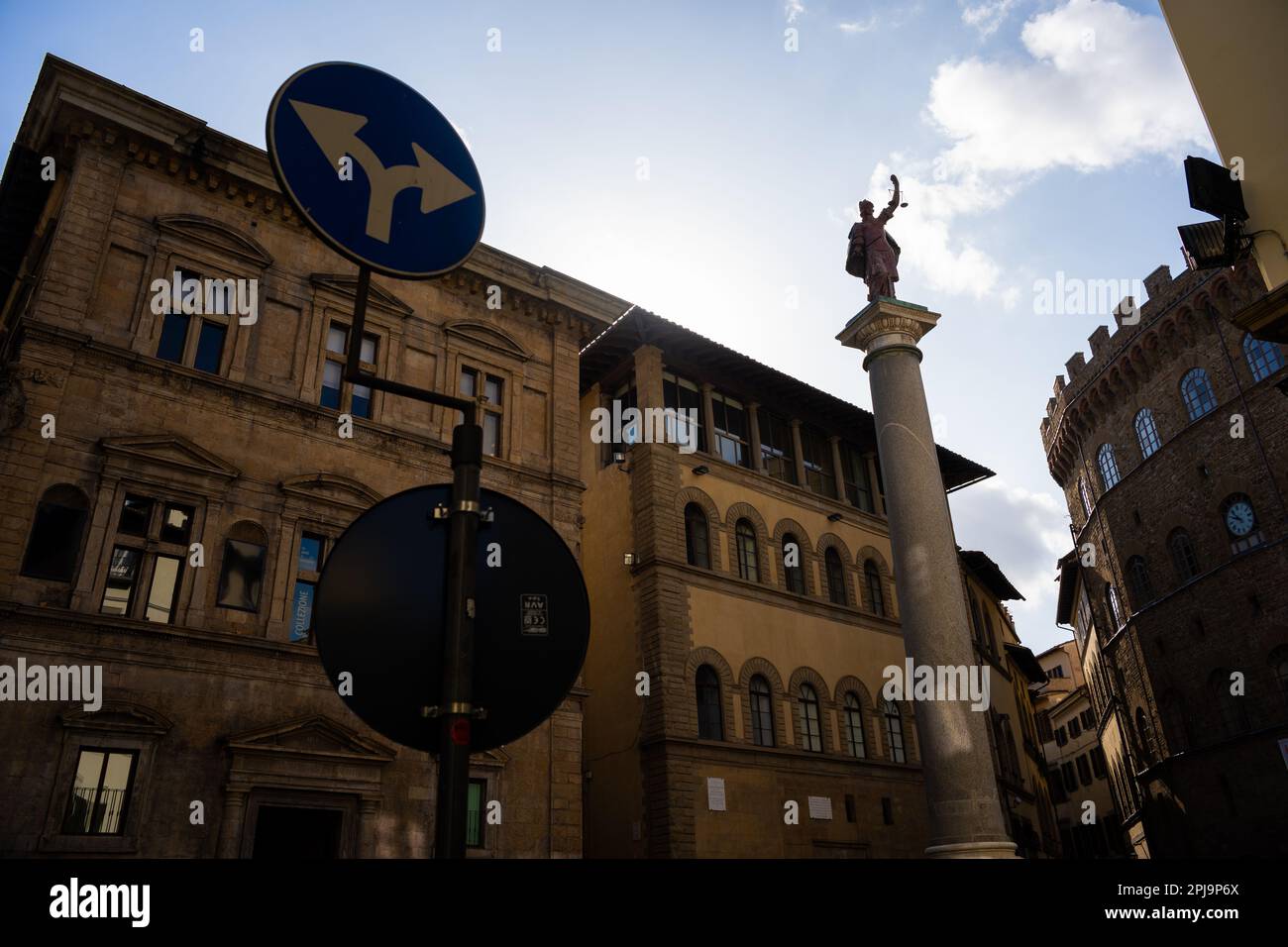 Säule auf der piazza santa trinita -Fotos und -Bildmaterial in hoher ...