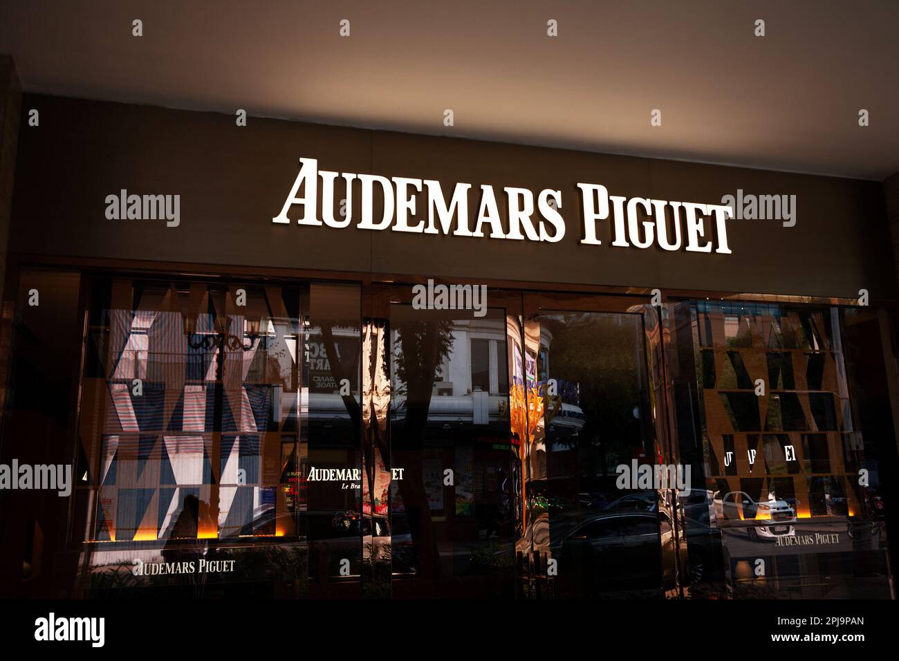 Audemars piguet logo -Fotos und -Bildmaterial in hoher Auflösung – Alamy