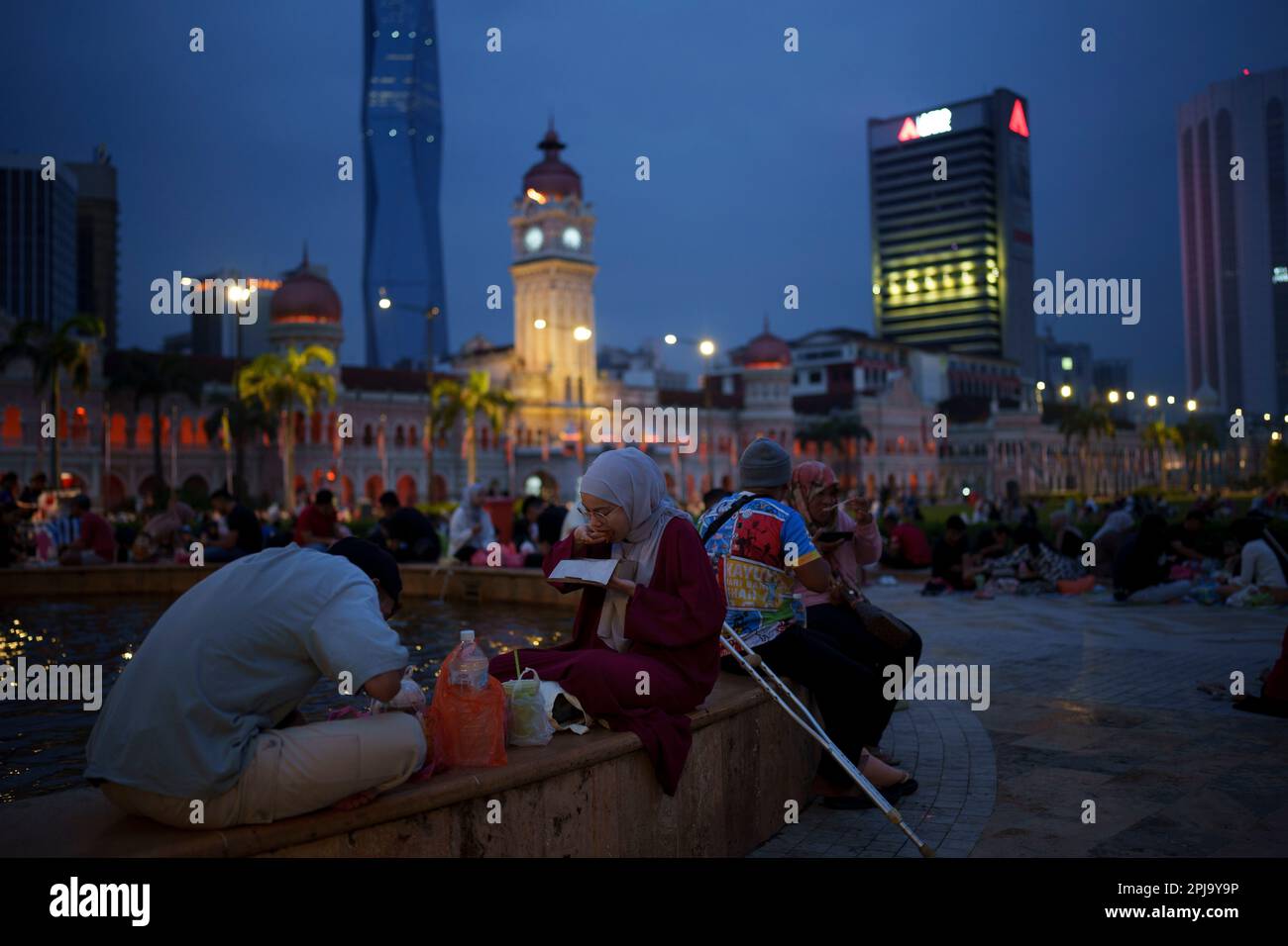 Muslims break their fast during the holy month of Ramadan at Dataran ...