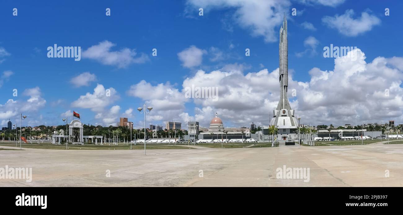 Luanda Angola - 03 24 2023 Uhr: Panoramablick von außen am Denkmal zu ...