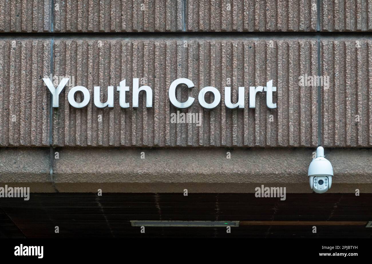 Youth court room britain -Fotos und -Bildmaterial in hoher Auflösung ...