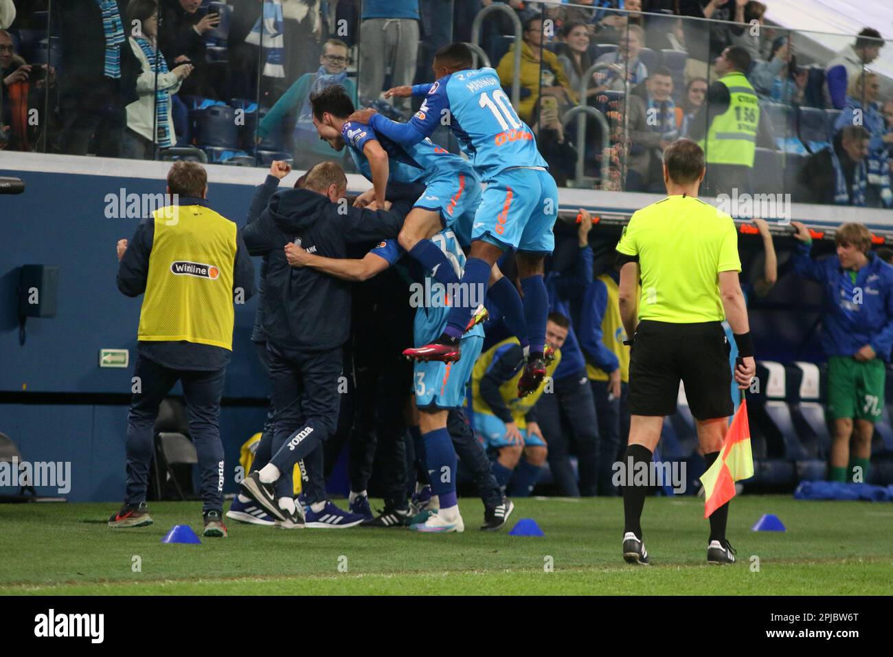 St. Petersburg, Russland, 1. April 2023: Fußball. Russische Premier ... St. Petersburg, Russland, 1. April 2023: Fußball. Russische Premier ...