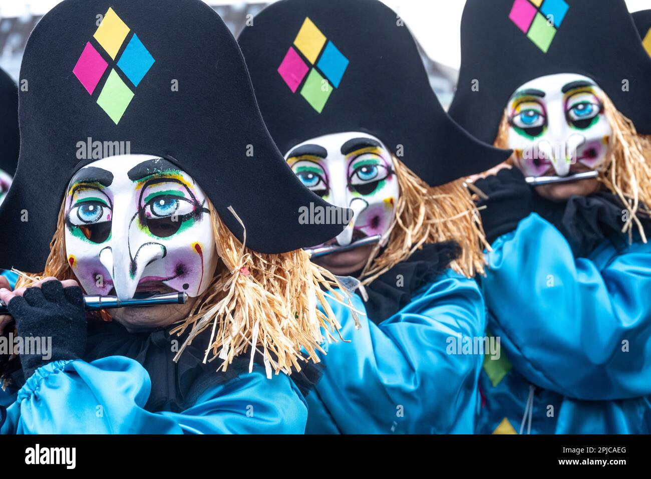 harlequin Piccolo-Spieler beim Basler Schweiz Karneval oder bei der ...