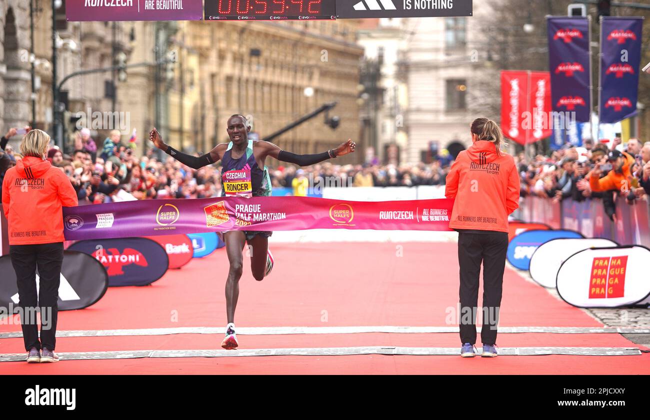 Prag, Tschechische Republik. 1. April 2023. Roncer Kipkorir Konga aus ...