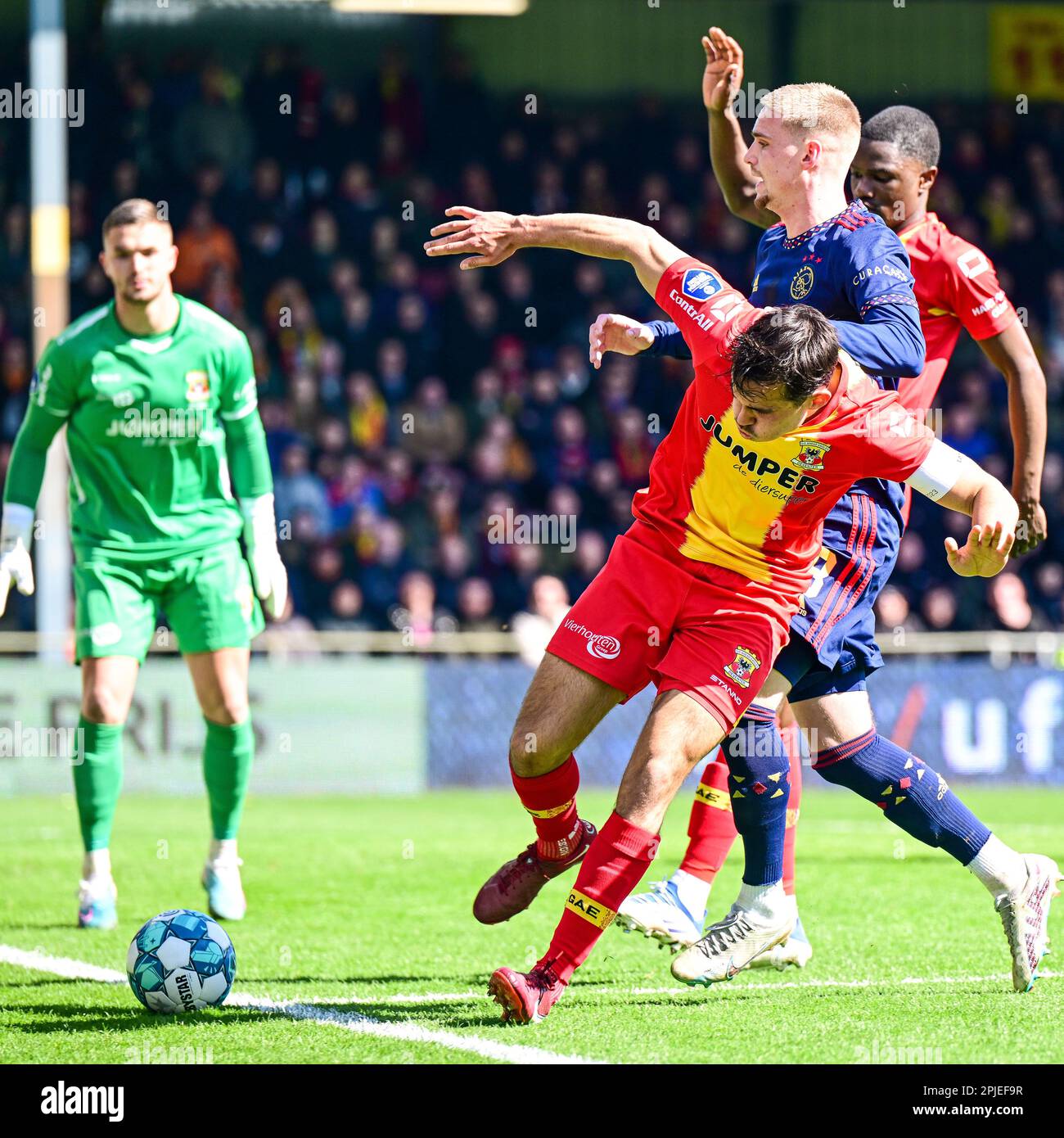 DEVENTER - (lr) Mats Deijl von Go ahead Eagles, Youri Baas von Ajax ...