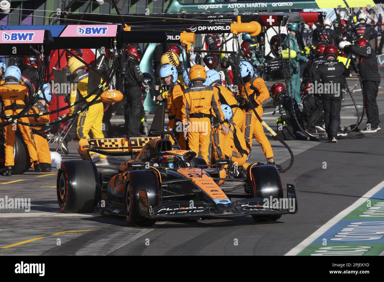 81 PIASTRI Oscar (aus), McLaren F1 Team MCL60, Action-Pitlane-Pitstop ...