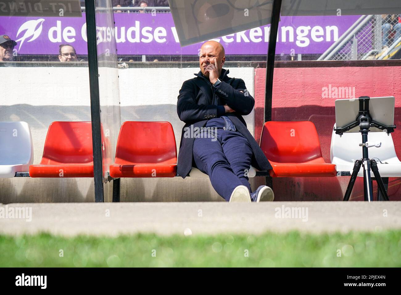 Rotterdam - Feyenoord Coach Arne Slot während des Spiels Sparta ...