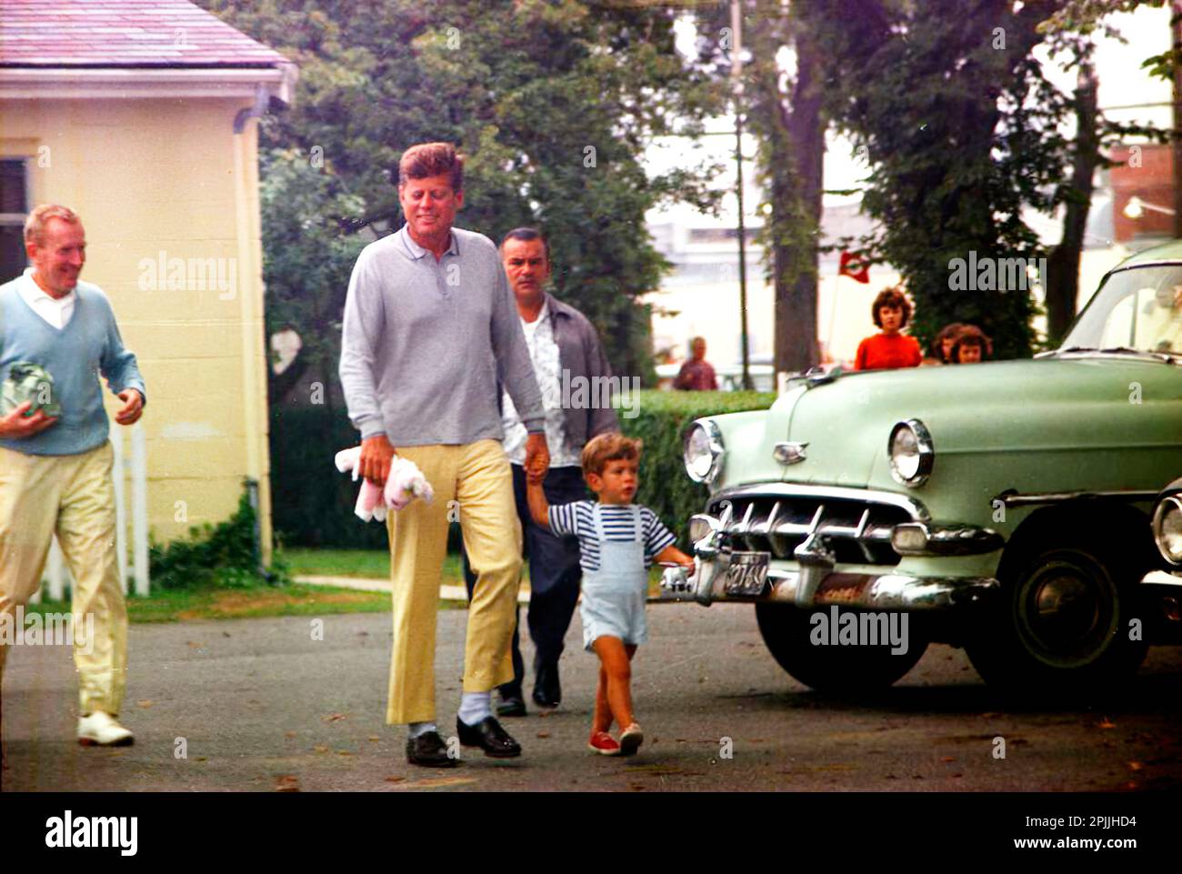 ST-C283-33-63 13. August 1963, Präsident John F. Kennedy und John F ...