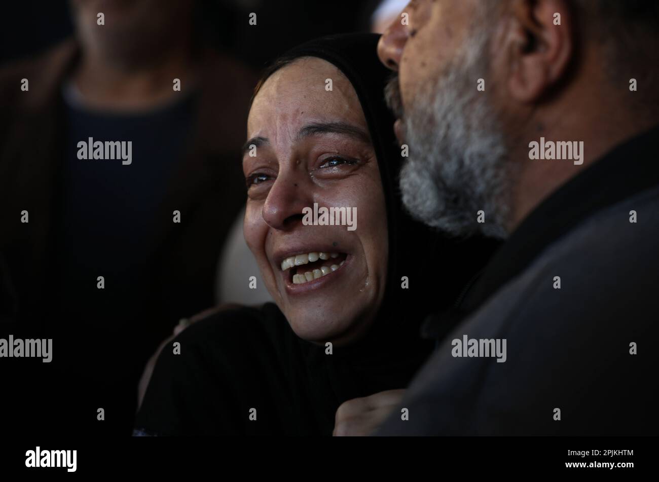 Nablus, Palästinensische Gebiete. 03. April 2023. Familie und Freunde ...
