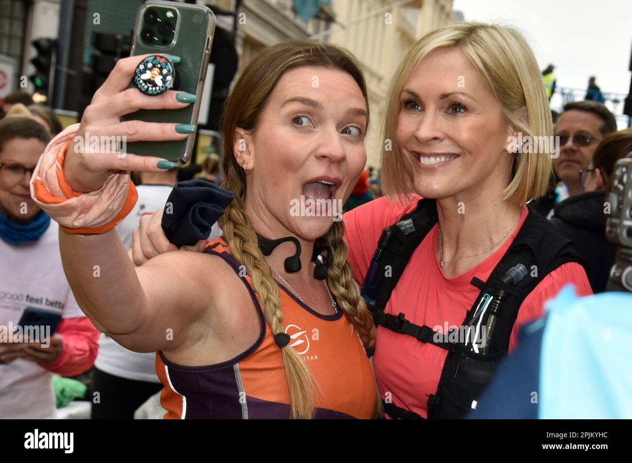Candice Brown & Jenni Falconer am Start des 2023 London Landmarks Half ...