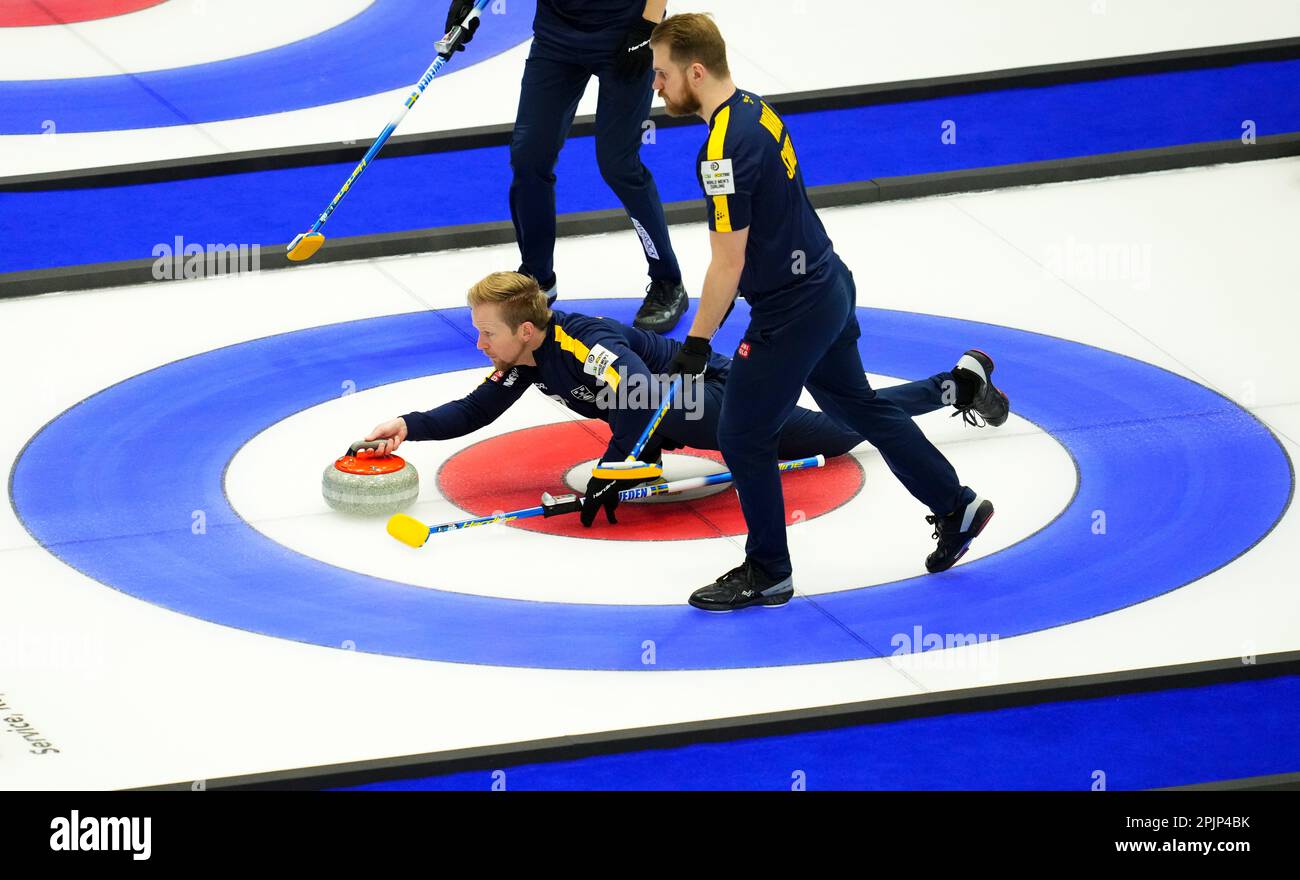 Ottawa, Kanadier 03. April 2023. Schwedischer skip Niklas Edin wirft ...