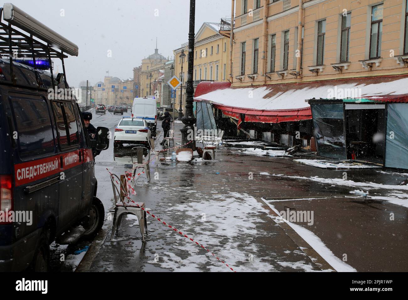 03.04.2023 – St. Petersburg, Russland. Die Folgen der Explosion im Café ...