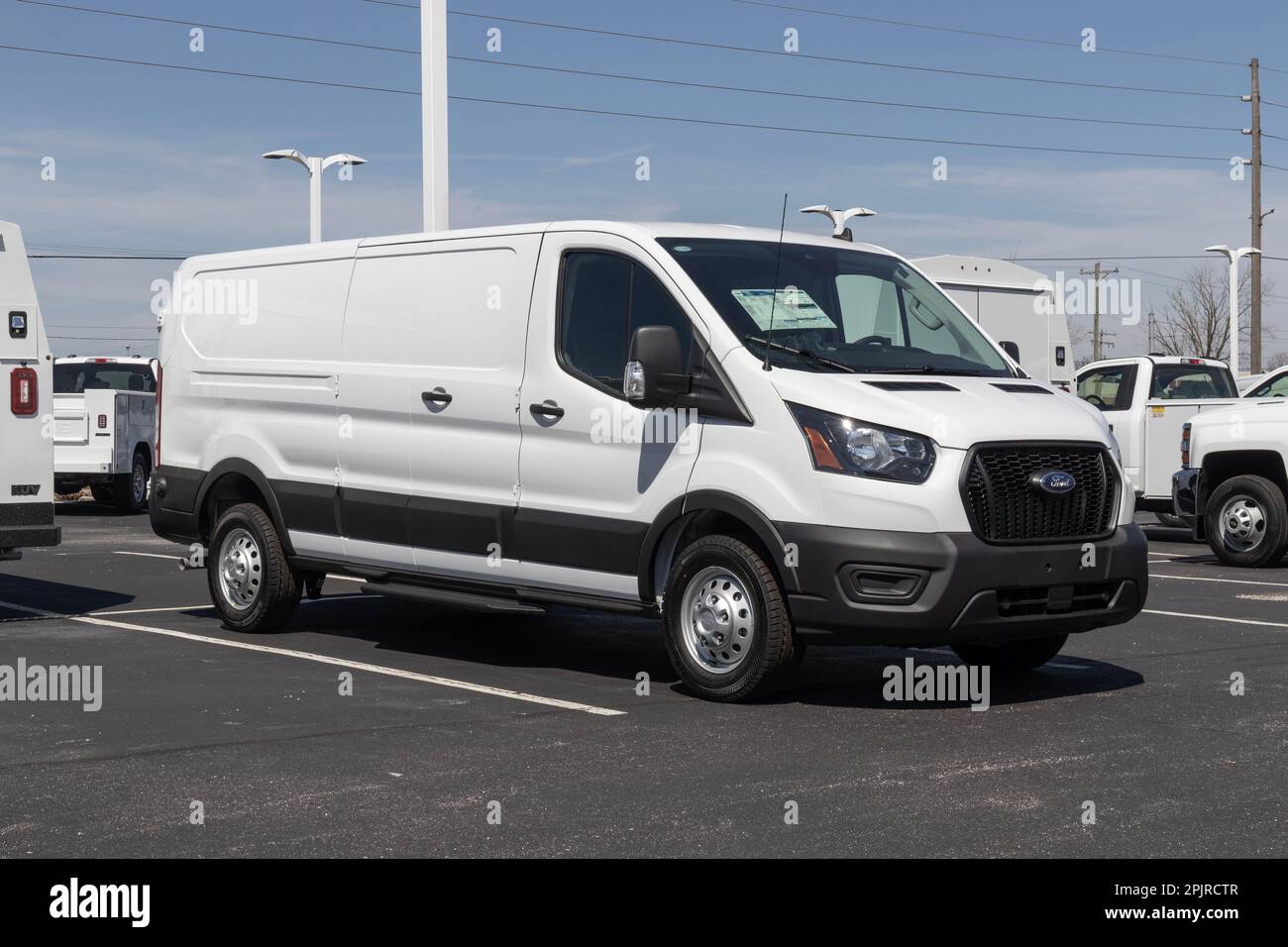 Plainfield - ca. April 2023: Ford Transit Ausstellung in einem ...