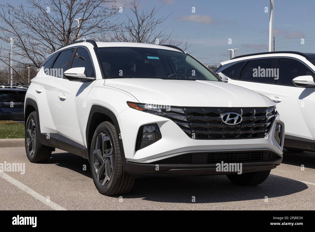 Avon - ca. April 2023: Hyundai Tucson Ausstellung in einem Autohaus ...