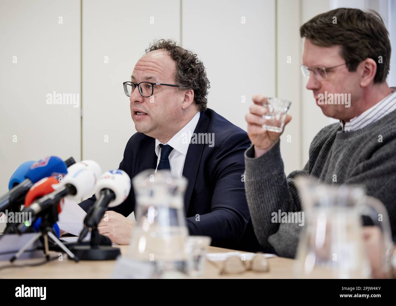 Voorschoten - Wouter Koolmees (President-Director NS) und John Voppen ...