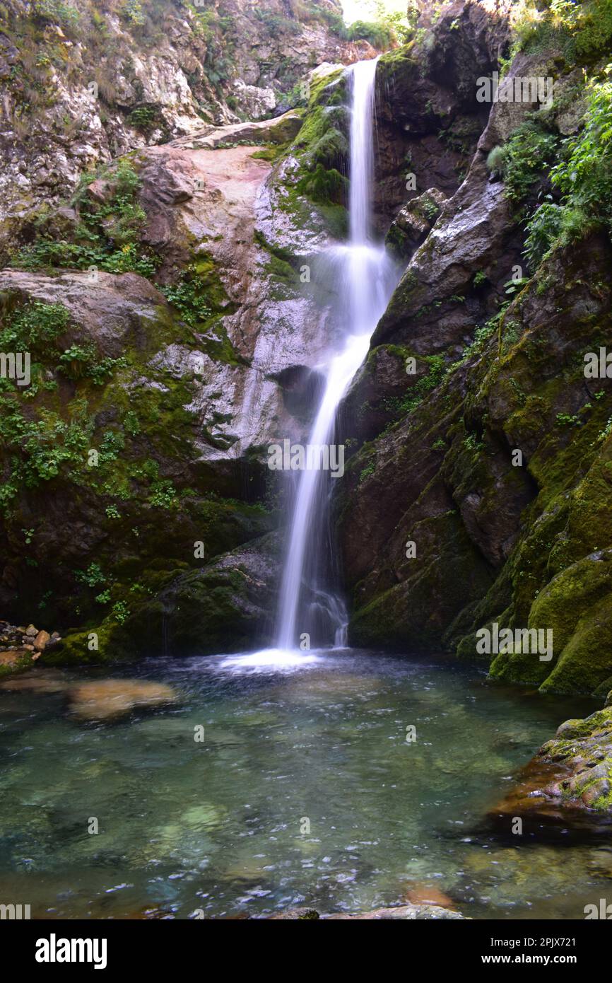 Pian delle Gorre Wasserfall während einer mehrtägigen Wanderung ...