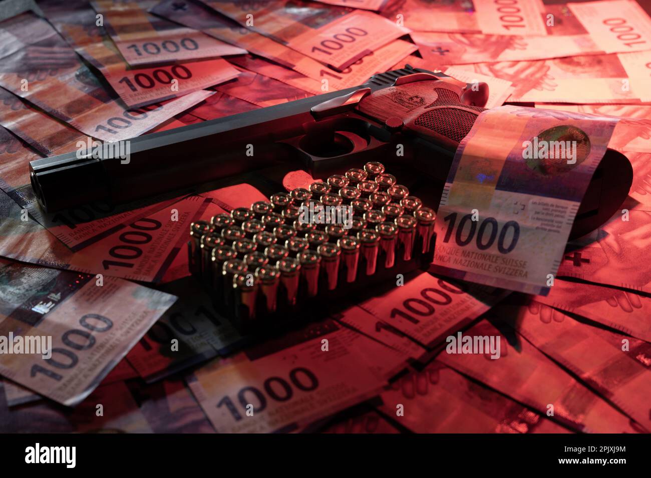 Elegante halbautomatische 9mm-Pistole mit Schweizer Helvetia-Symbol auf ...