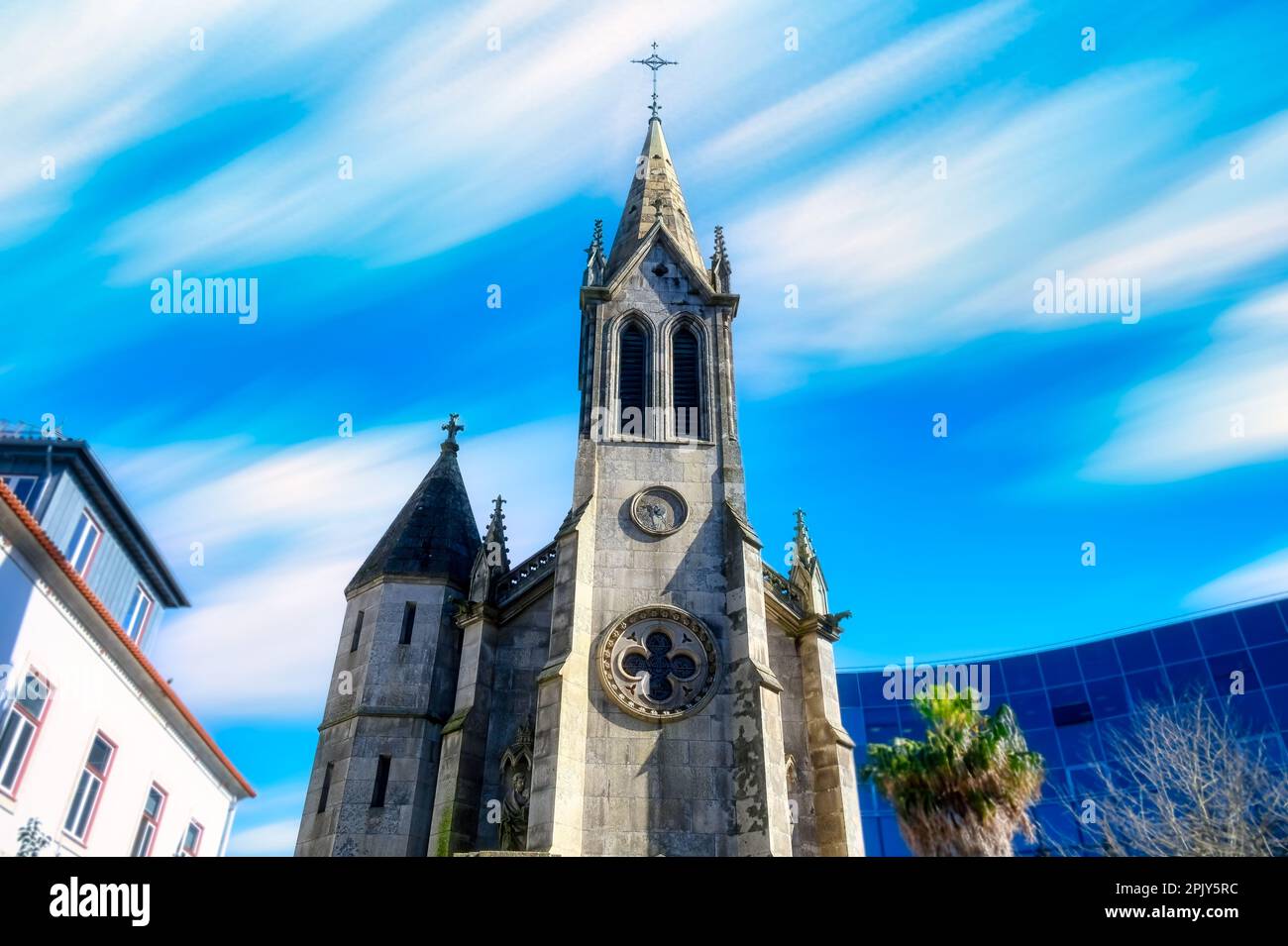 Capela dos Pestanas, Porto, Portugal. Und Capela do Divino Coracao de ...