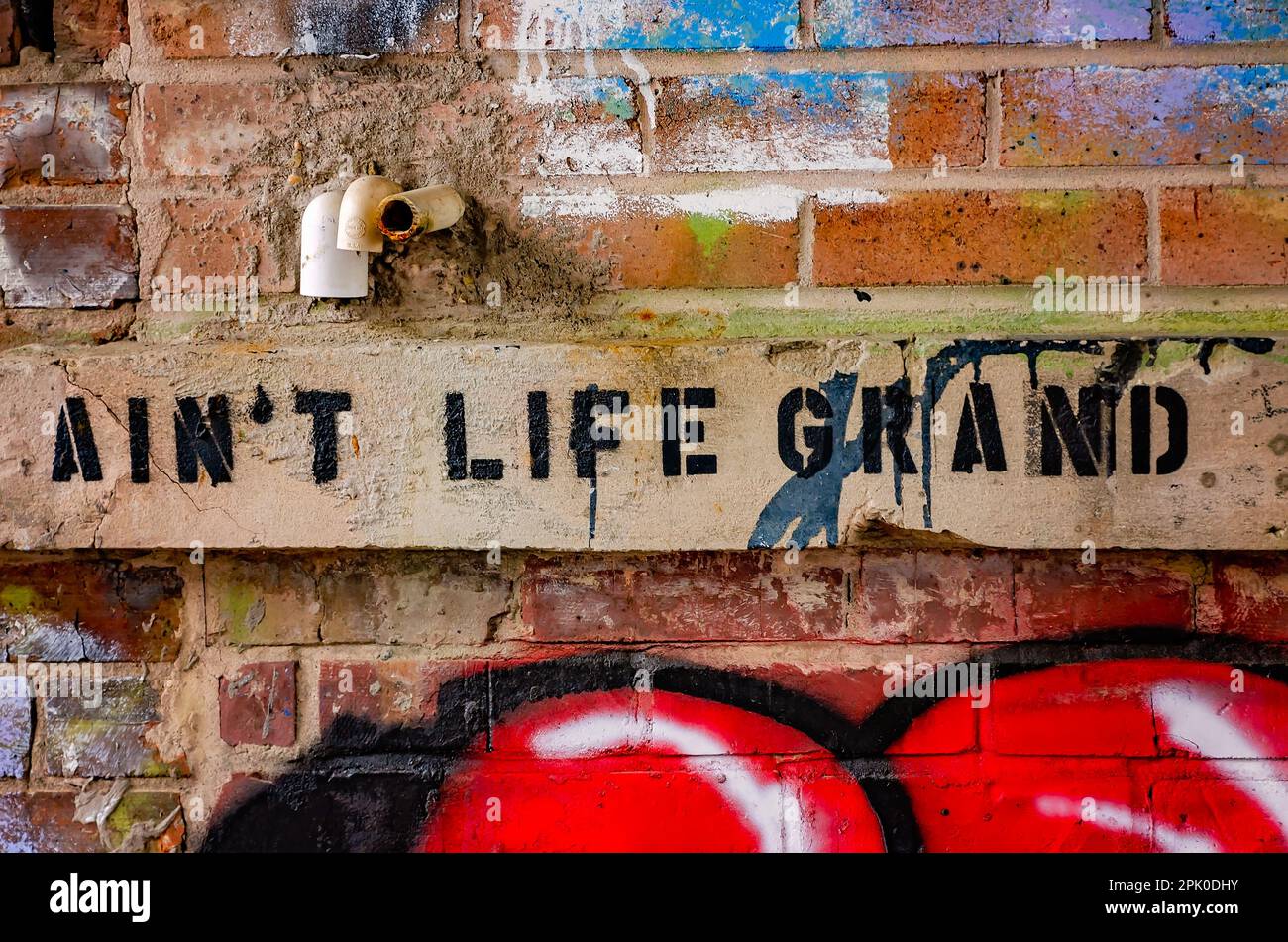 Graffiti wird in der Fishbone Alley, 2. April 2023, in Gulfport ...