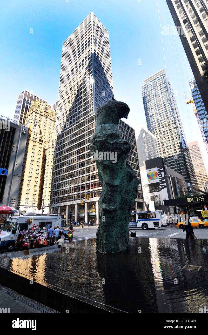 Die Skulpturen von Jim Dine's Venus De Milo an der Ecke 6. Ave. Und W ...