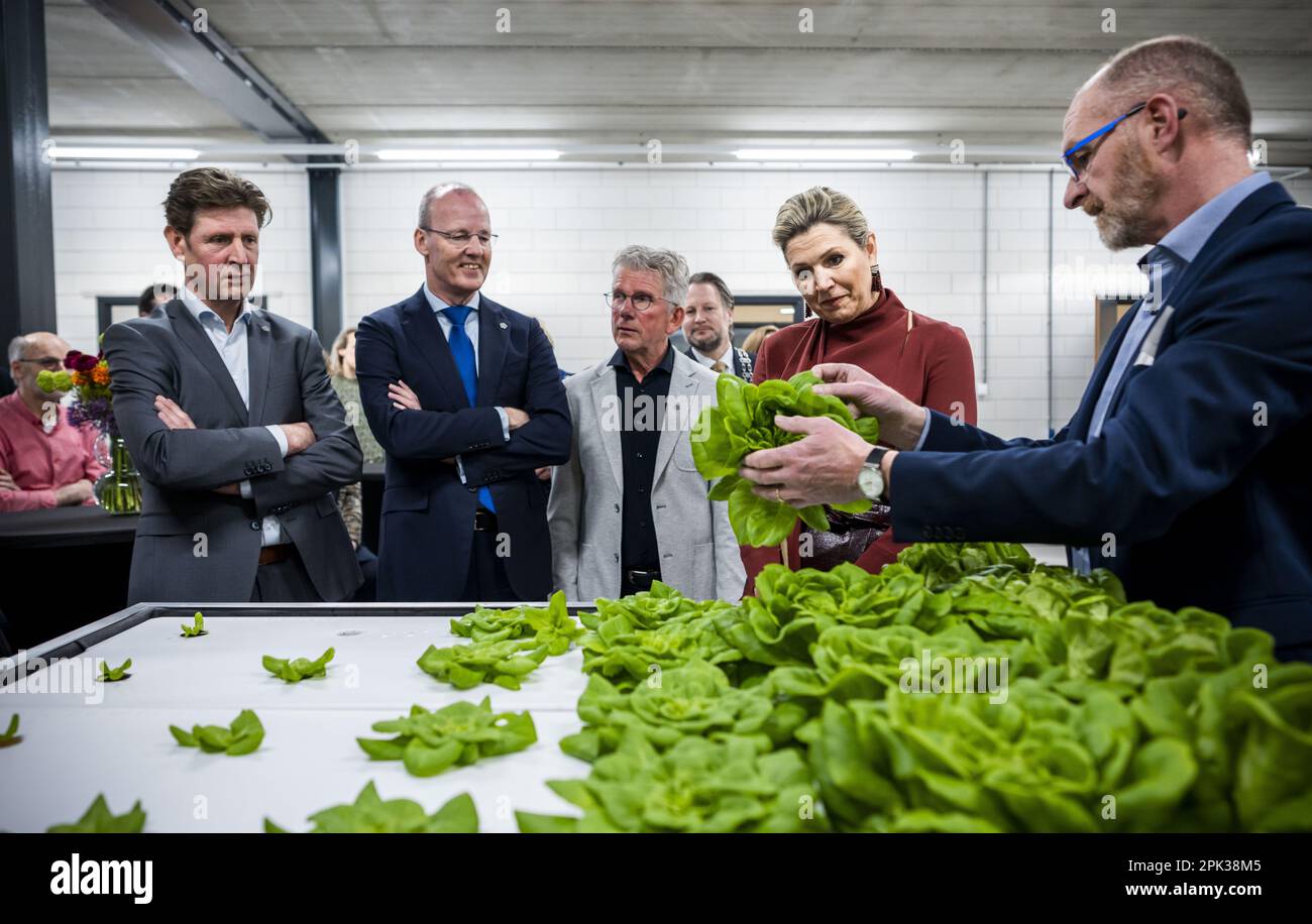 RAALTE – Niederlande, 05./04./2023, Queen Maxima während eines Besuchs ...