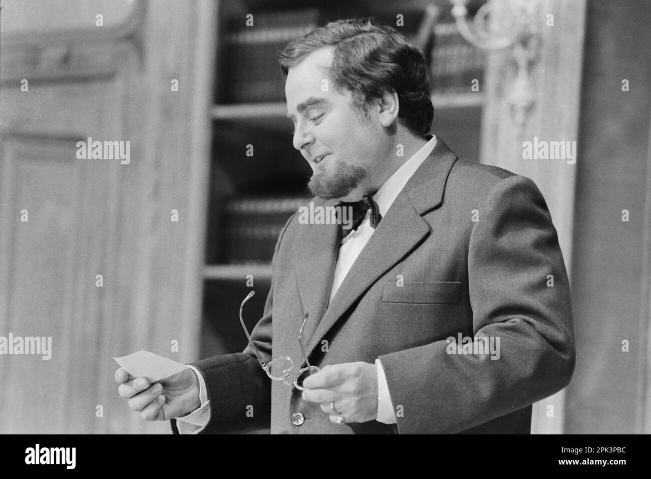 Der französische Schauspieler Maurice Risch tritt in Topaze auf, einem ...