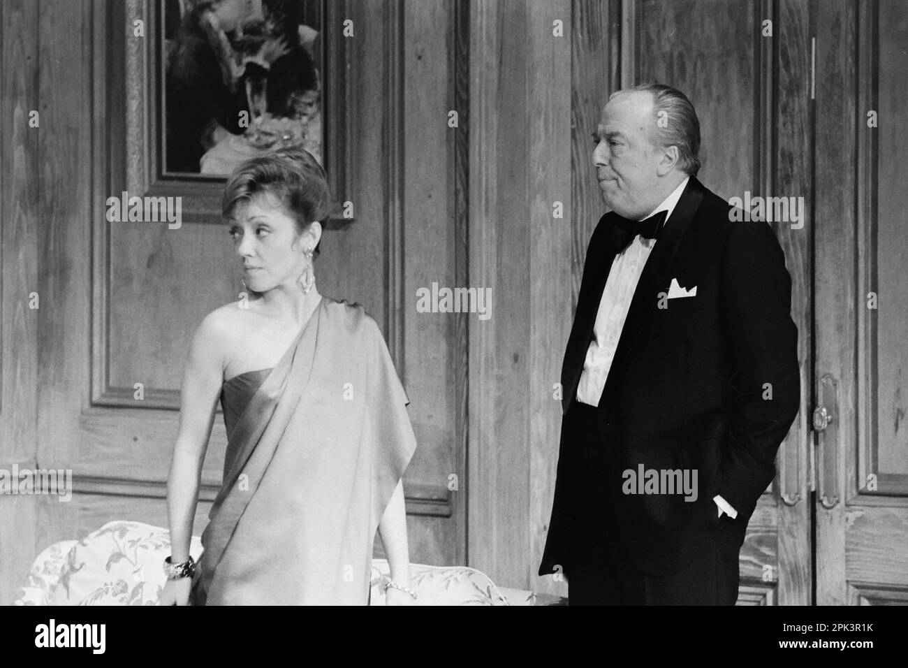 Archive 80ies: Die französischen Schauspieler Corinne Le Poulain und Jean Meyer treten in Topaze ...