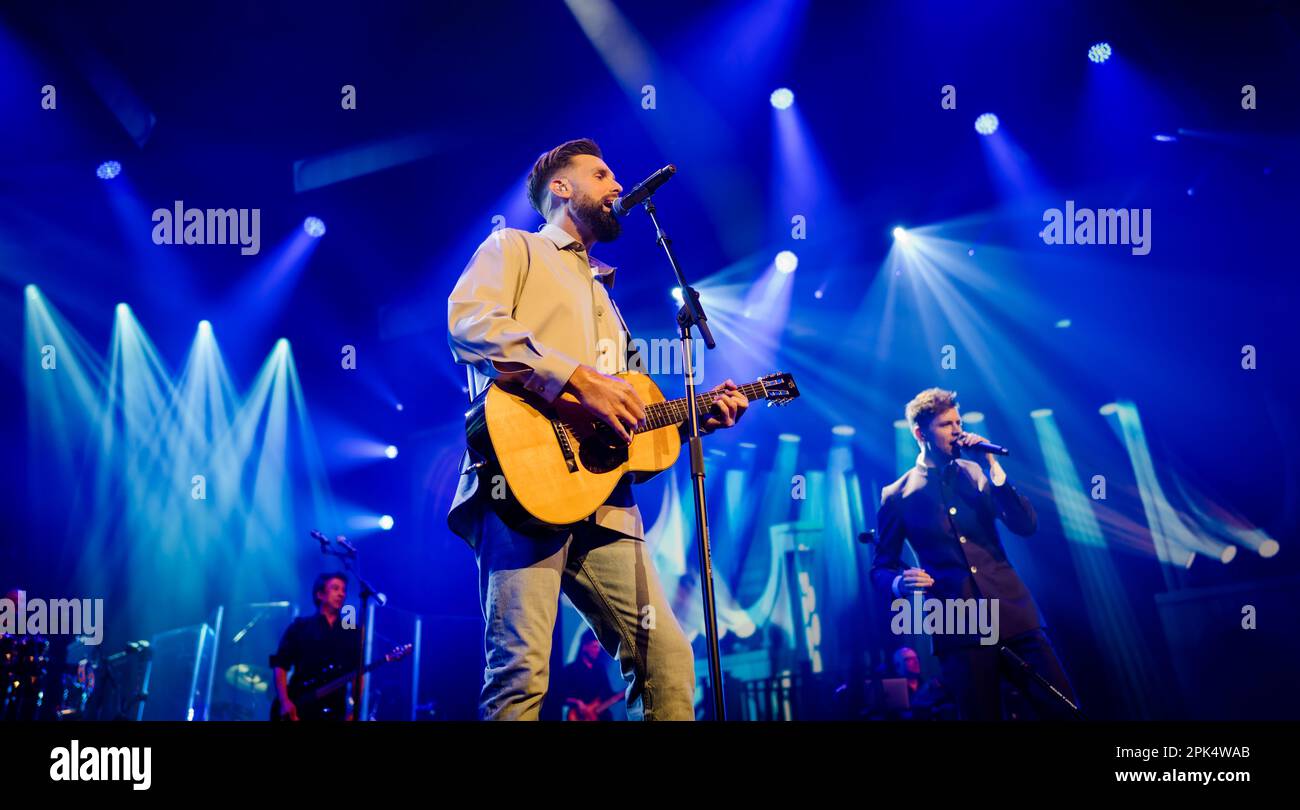 ROTTERDAM - die Sänger Nick & Simon während ihres ersten ...