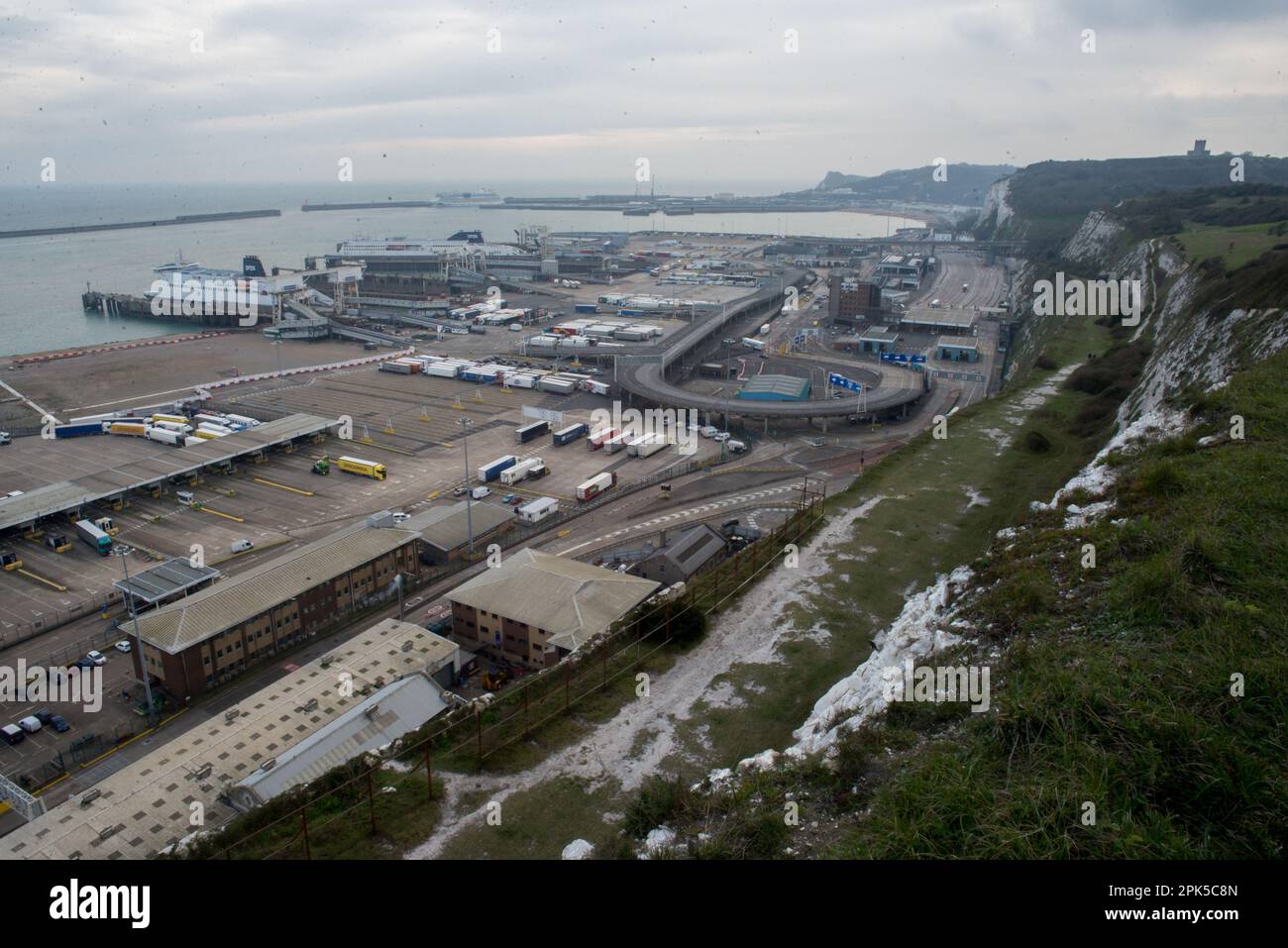 Hafen von Dover im April 2023 während der Quittungen und Gerüchte über ... Hafen von Dover im April 2023 während der Quittungen und Gerüchte über ...