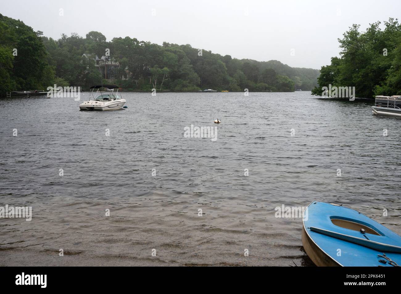 Cape cod house lake -Fotos und -Bildmaterial in hoher Auflösung – Alamy