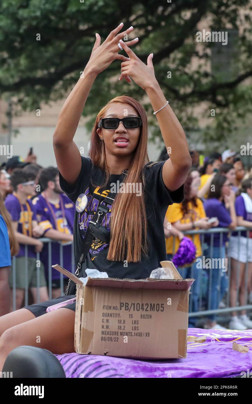 Baton Rouge, LA, USA. 5. April 2023. Angel Reese von LSU zeigt auf ...
