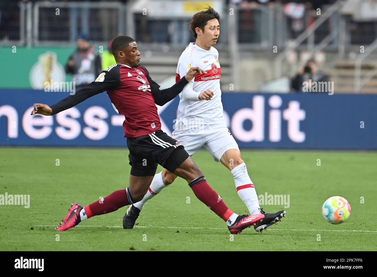 KEIN VERKAUF IN JAPAN! Hiroki ITO (VFB Stuttgart), Action, Duels gegen Jan GYAMERAH (1. FC ...