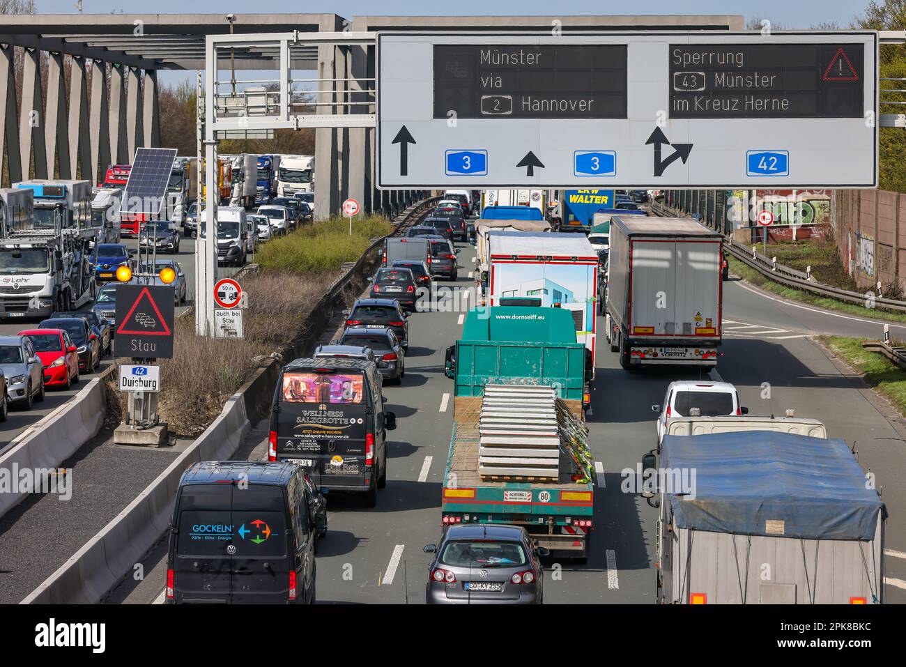 Oberhausen, Nordrhein-Westfalen, Deutschland - Stau auf der Autobahn A3 ...