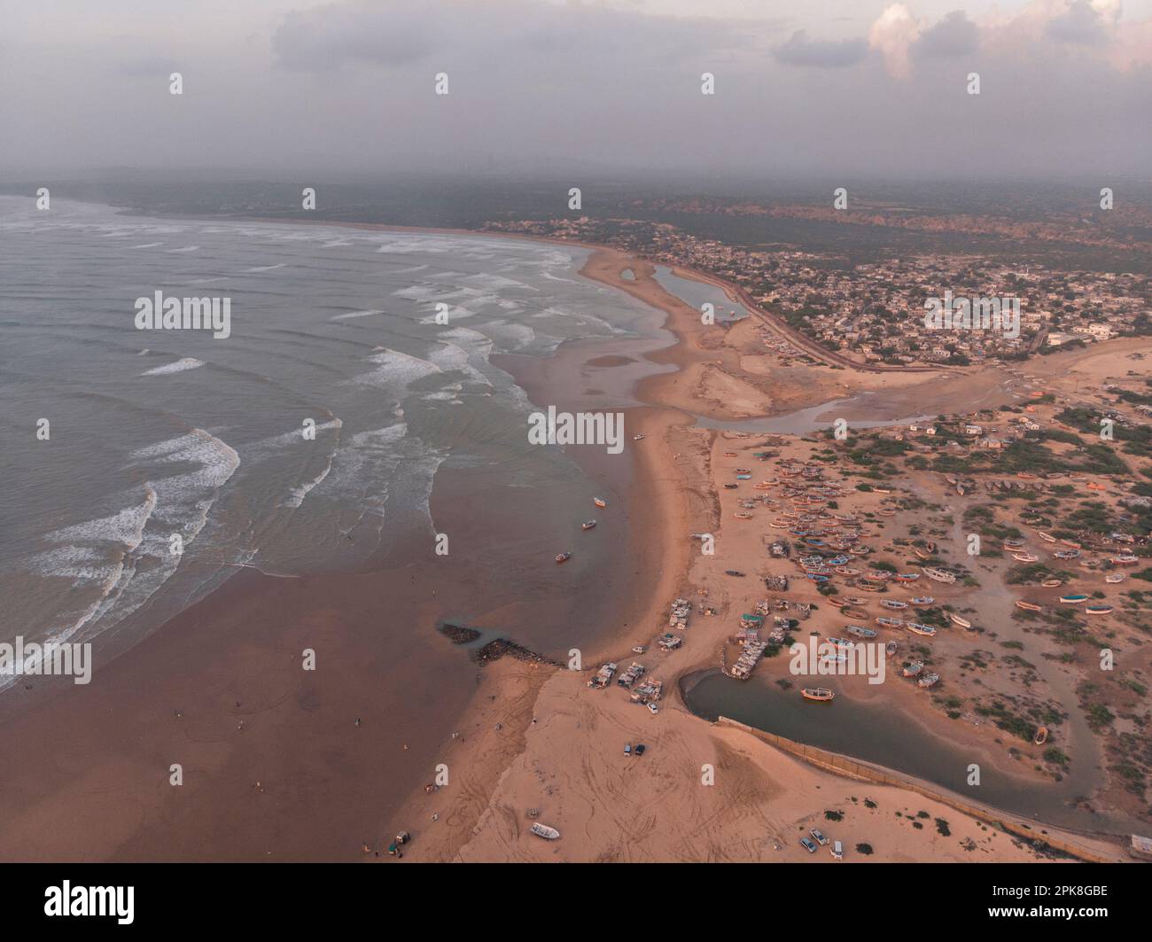 Dhau auf dem meer -Fotos und -Bildmaterial in hoher Auflösung – Alamy