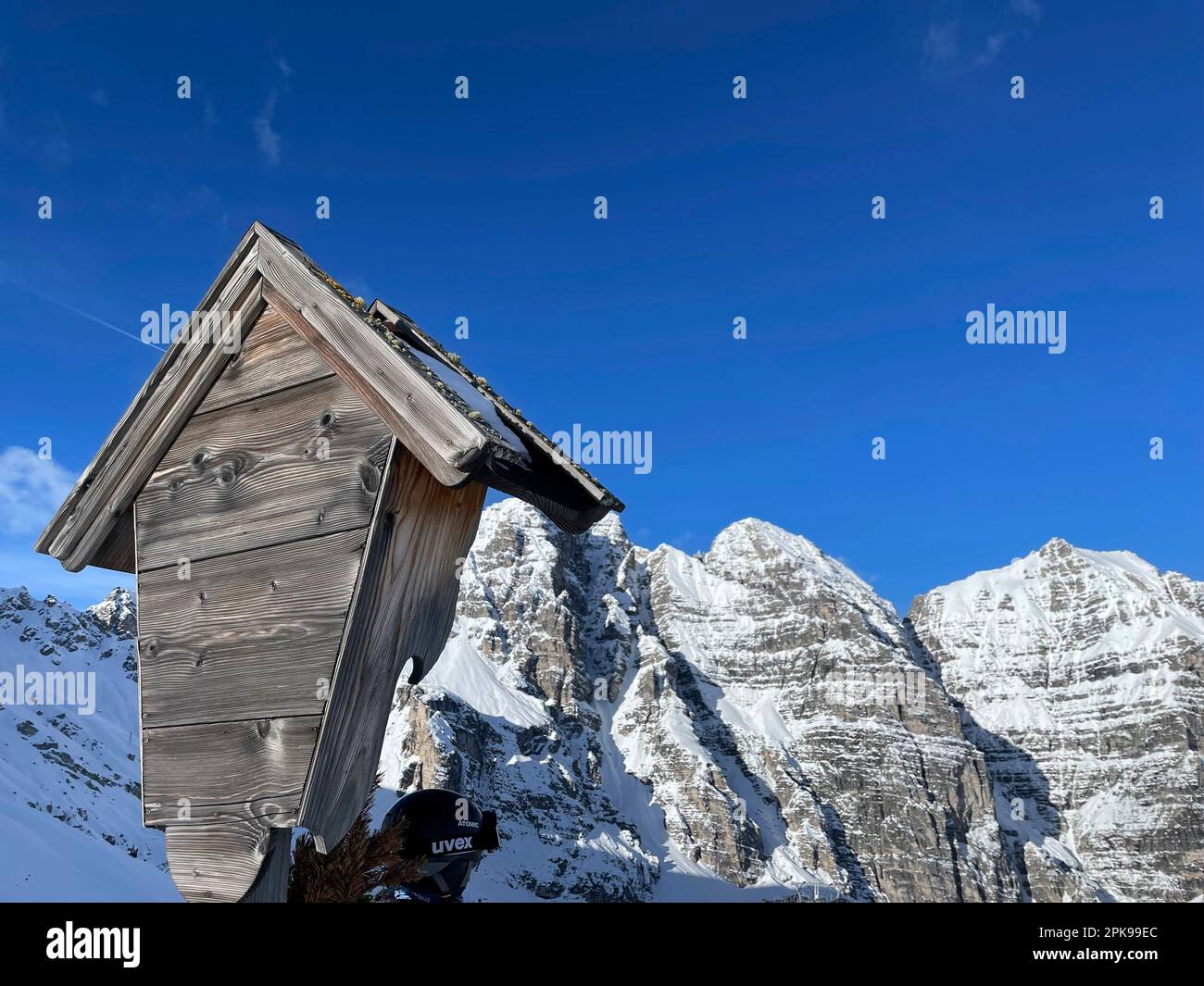 Gipfelkreuz am sennjoch im skigebiet schlick 2000 -Fotos und ...