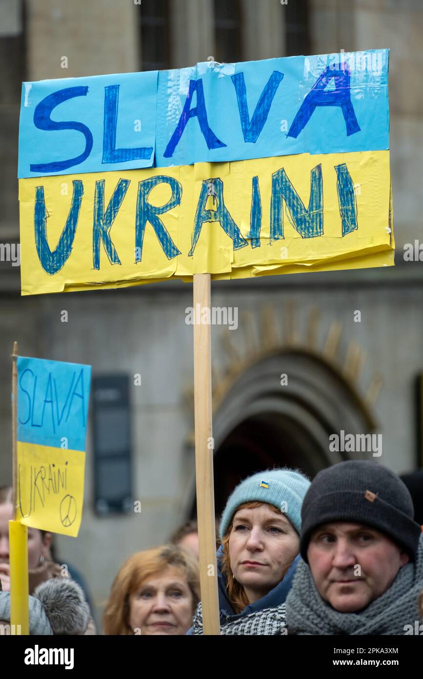 24.02.2023, Deutschland, Bremen, Bremen - Jahrestag des russischen Angriffskrieges gegen die ...