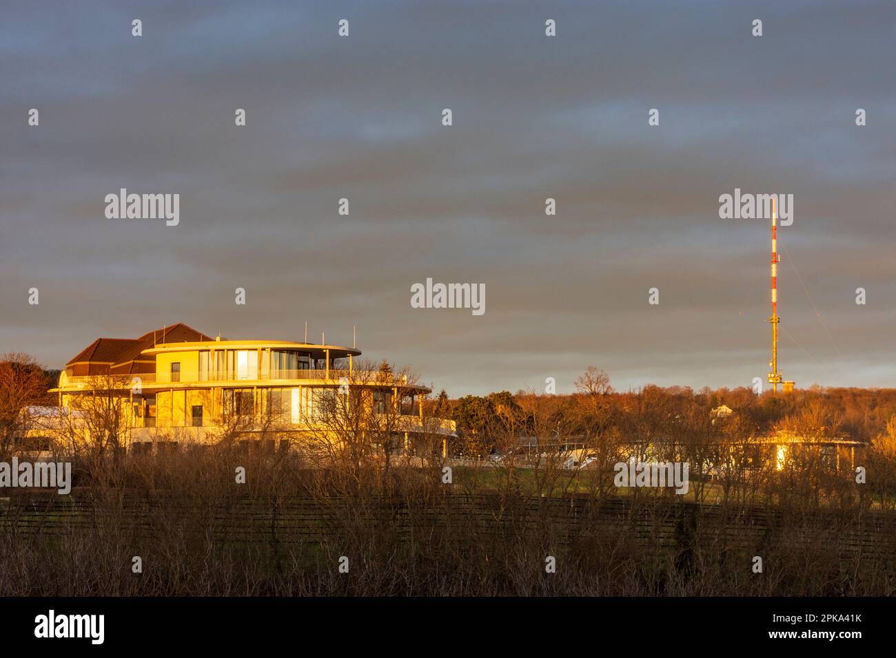 Wienerwald wienerwald mit restaurant cobenzl -Fotos und -Bildmaterial ...
