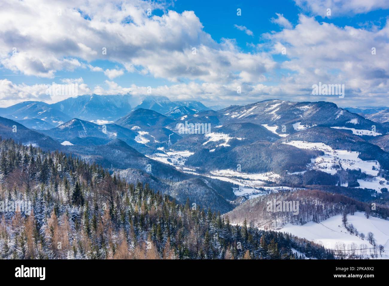 Blick vom aussichtsturm auf die hohe wand -Fotos und -Bildmaterial in ...