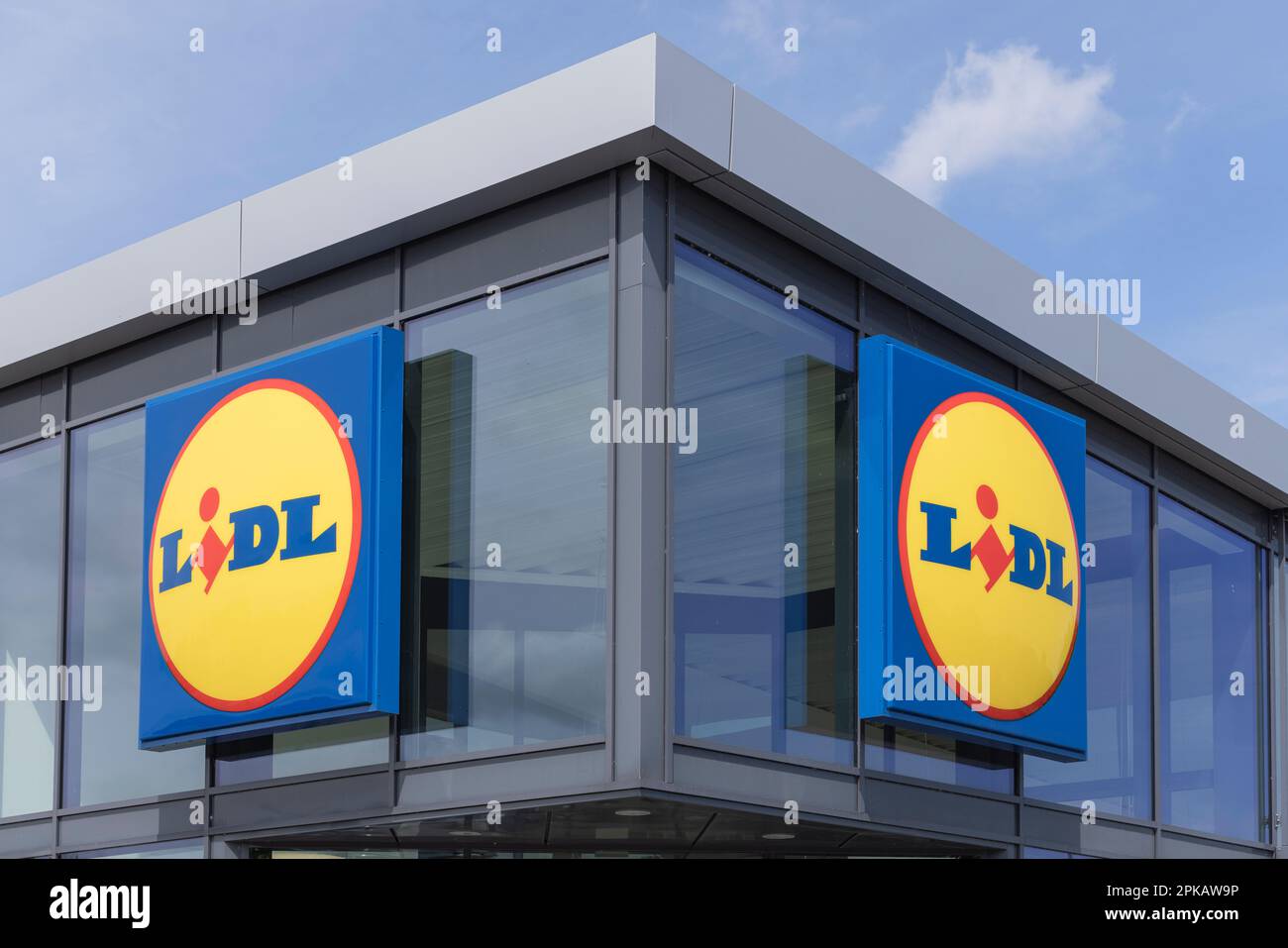 Logotipo de lidl en el edificio de una tienda de lidl -Fotos und ...