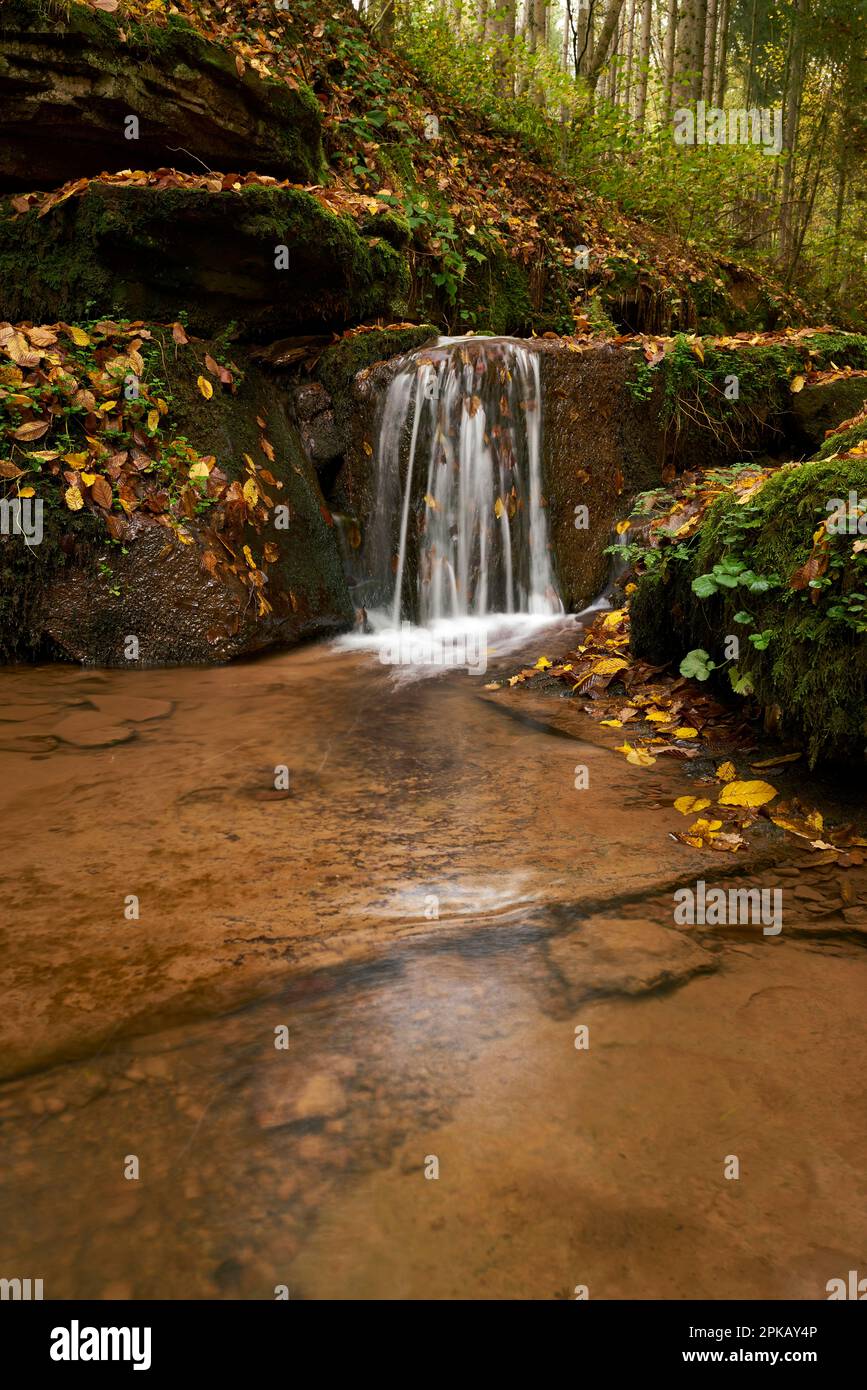 Der Trettstein-Wasserfall des Eidenbach bei Gräfendorf im Spessart ...