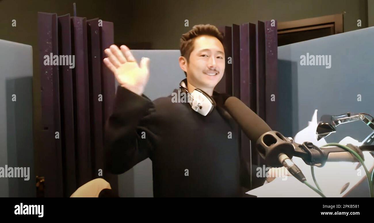 NAM JUNE PAIK: MOON IST DER ÄLTESTE Fernseher, Steven Yeun, der Voice ...