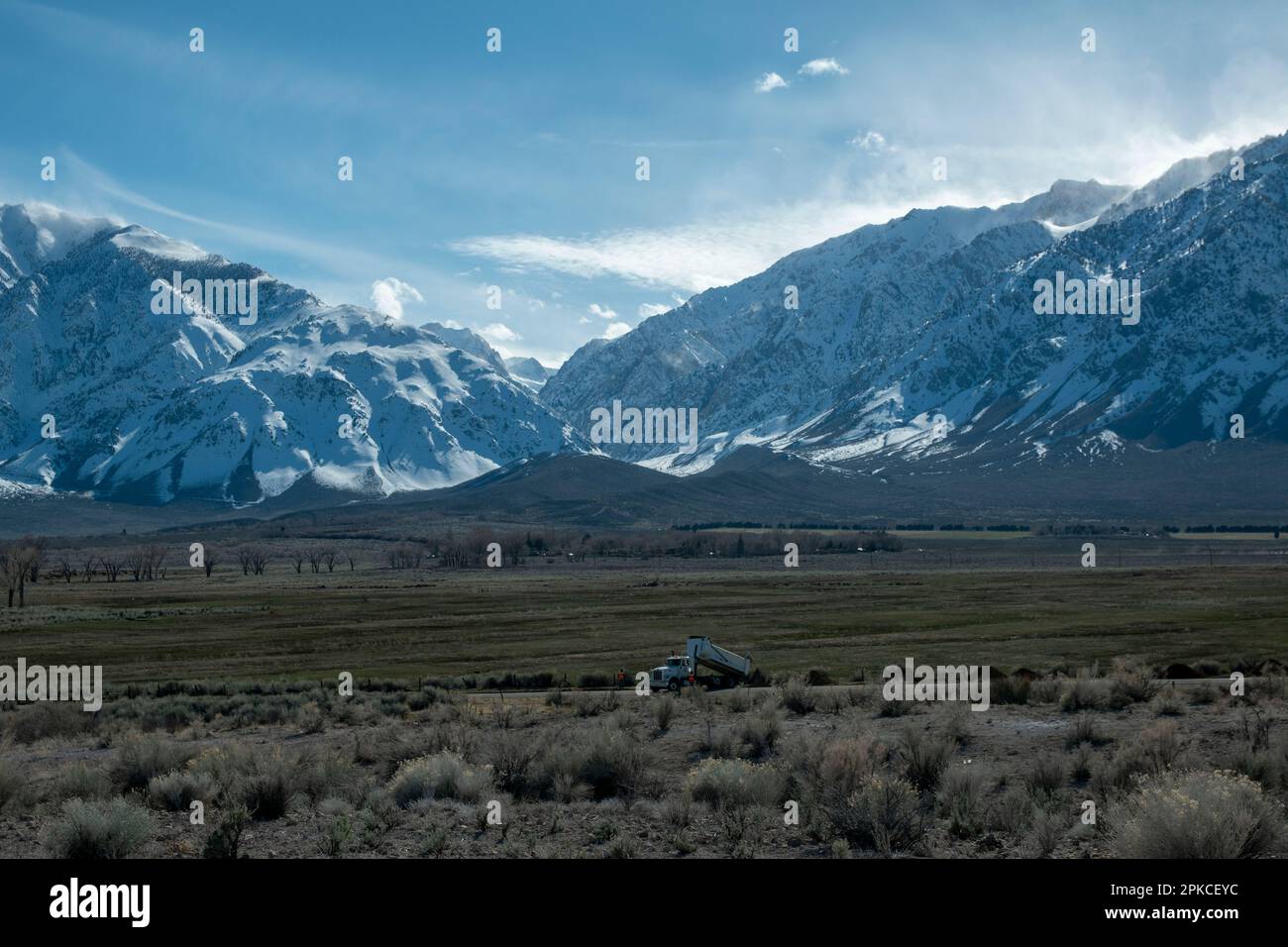 Die Aussicht auf Owens Valley und die östliche Sierra von Sherwin Grade ...
