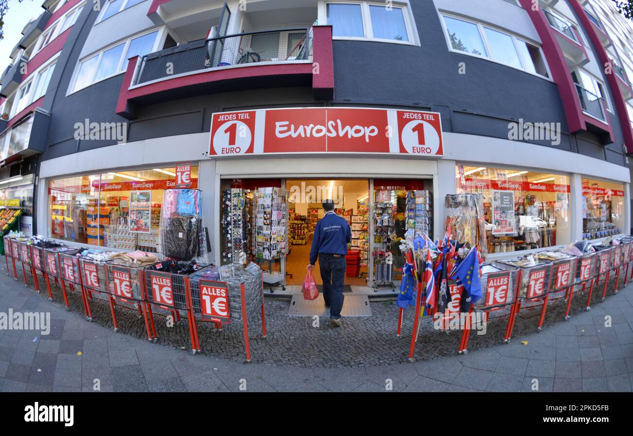 One euro shop -Fotos und -Bildmaterial in hoher Auflösung – Alamy